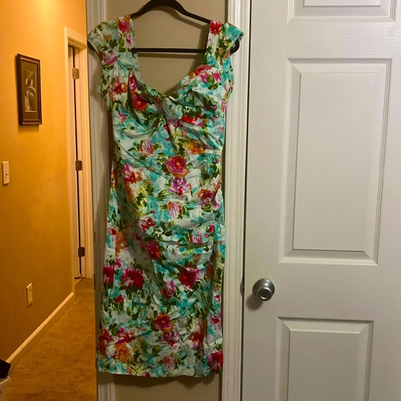 Stop Staring | Dresses | Nwot Stop Staring Watercolor Floral Ruched ...